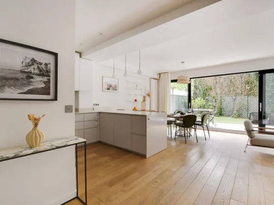 Passy - Eiffel Tower - Amazing 2br With Garden - Île-de-France