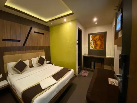 Oyo 14267 Hotel Adarsh International - Ooty