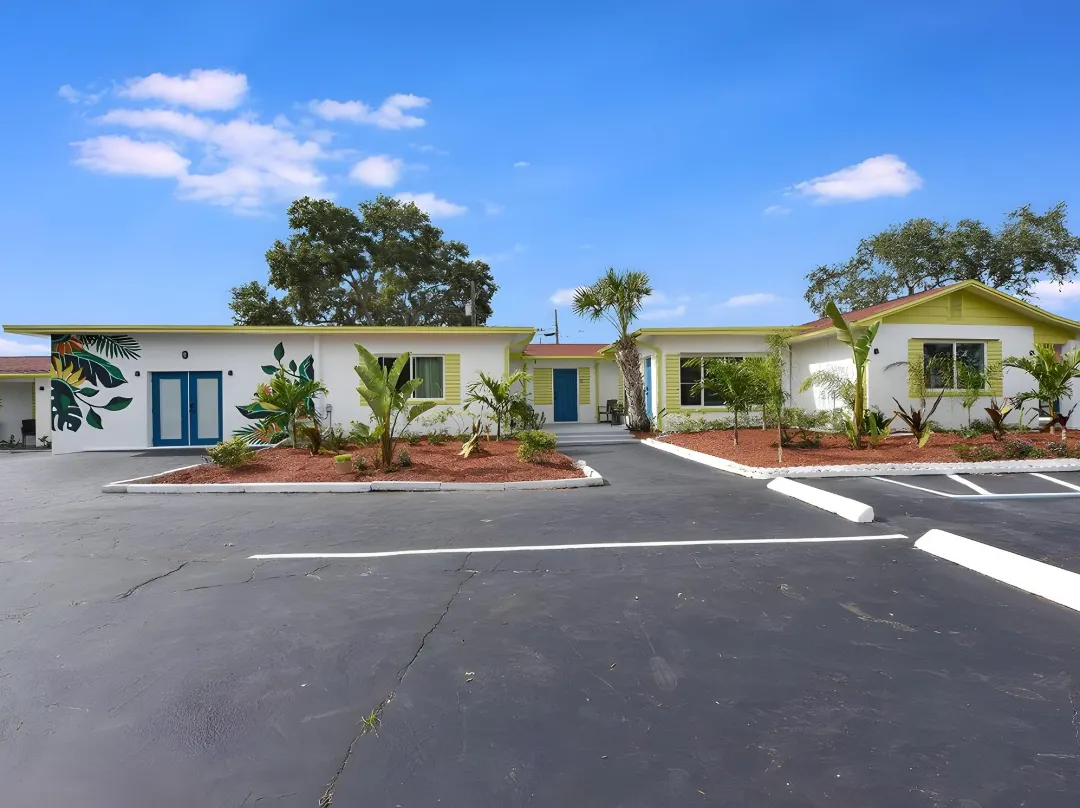 Palm Cove Motel - Largo, FL