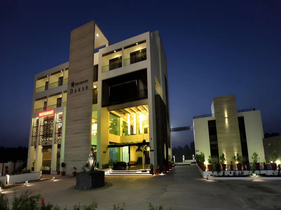Hotel The Grand Daksh Somnath - Veraval