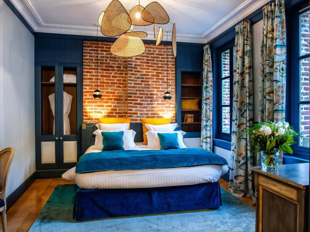 La Petite Folie : Chambres De Charme Avec Jolie Jardin, Massages, Rue Calme Du Centre-ville Proche Plage Normandie - Honfleur