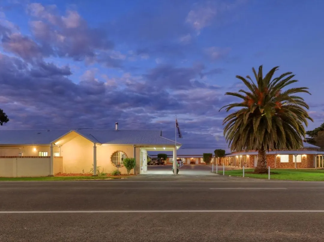 Country Gardens Motor Inn - Cowra