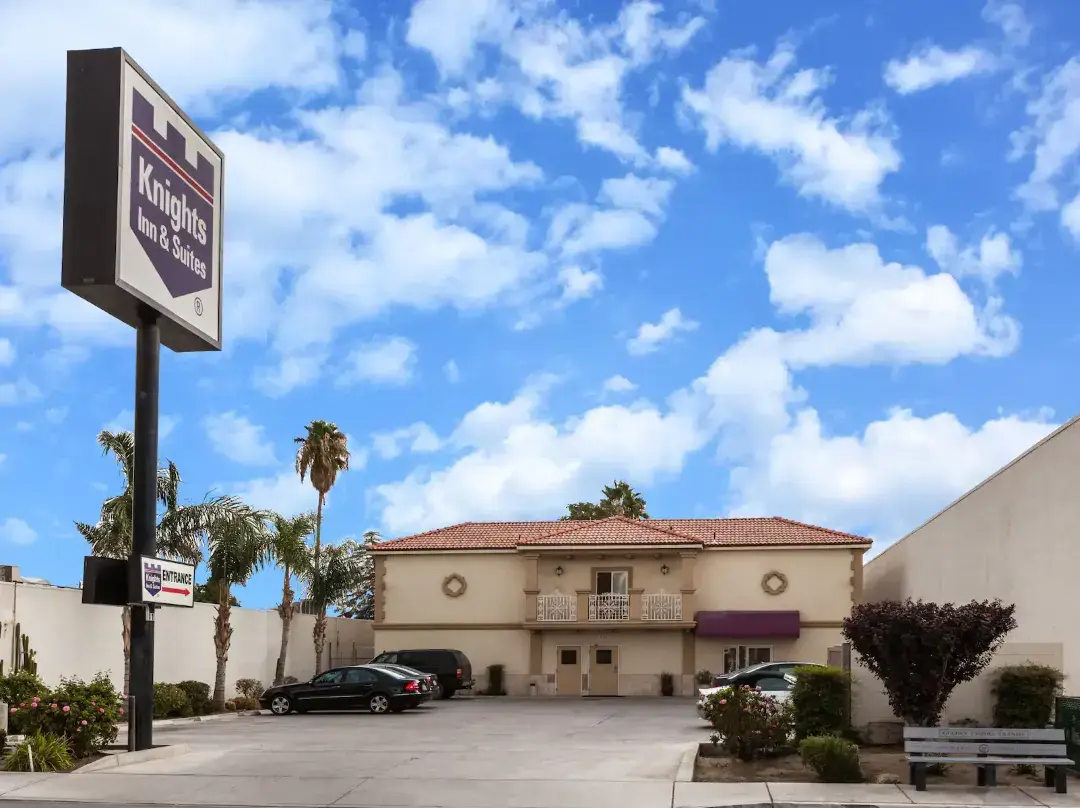 Howard Johnson By Wyndham Bakersfield - Bakersfield, CA