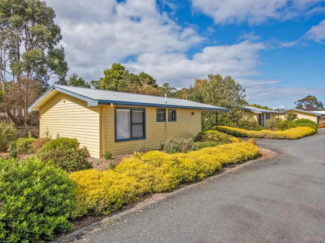 Marsden Court Apartments - Strahan