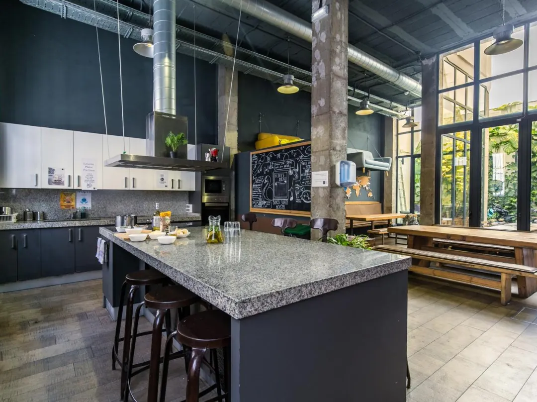 Black Swan Hostel Sevilla - Seville