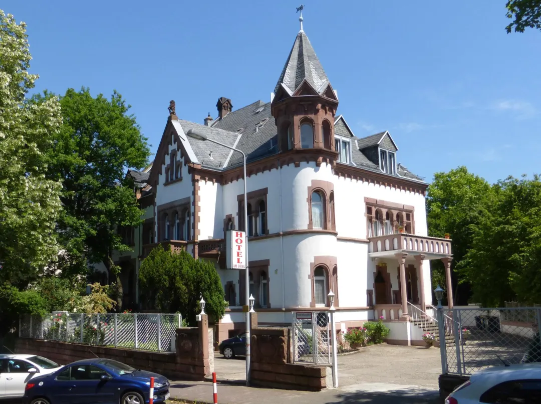 Hotel Am Berg - Frankfurt