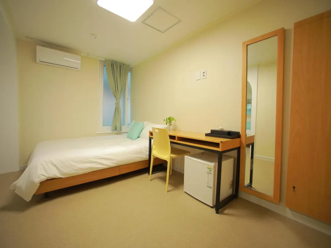 Slow Vibe Myeongdong - Seoul