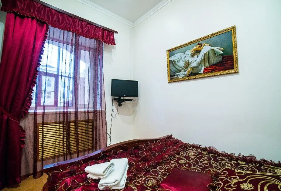 U Dvukh Lvov Hotel - Киров
