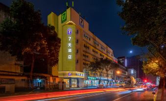 7 Days Inn (Chengdu Huaxi Hospital Wuhouci Metro Station Branch) - ราคา ...