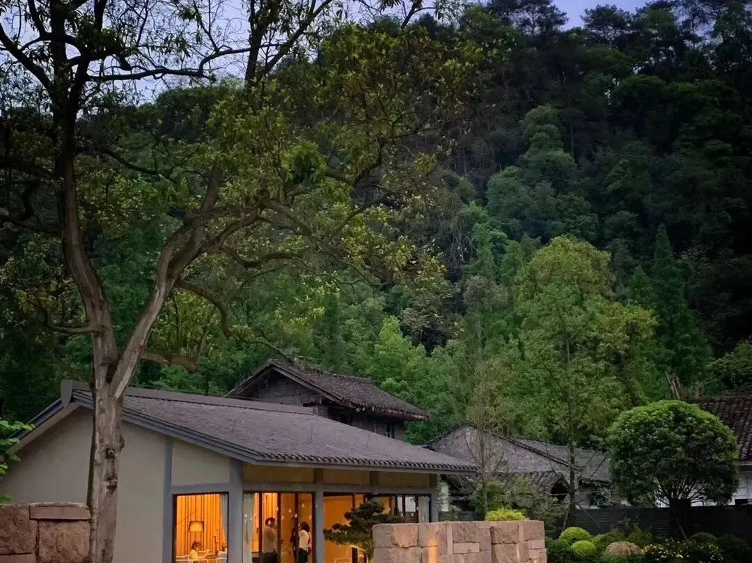 Leshan Solo Wandering Resort Hotel - Leshan