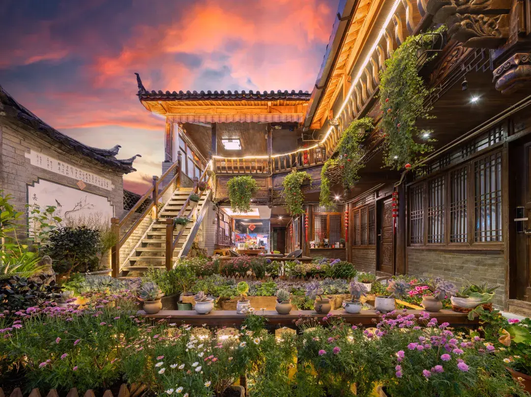No. 68·sunlit Golden Mountain Snow Mountain View Boutique Stay - Lijiang