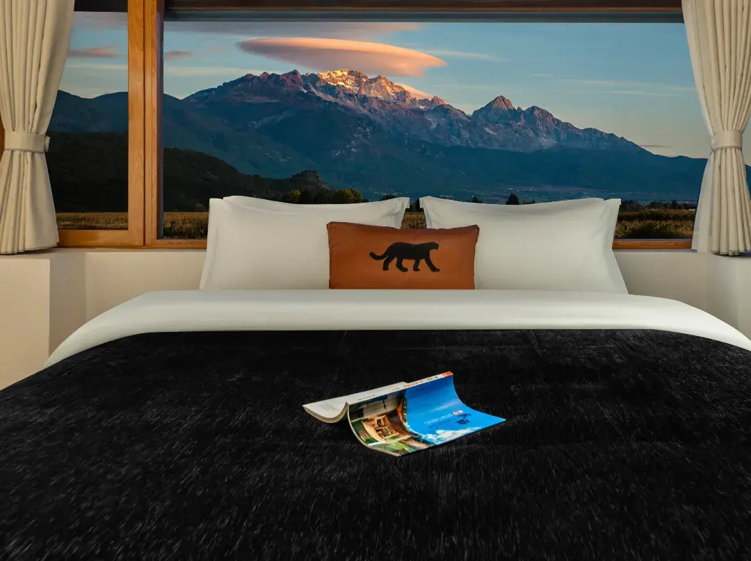 Zhiyi Travel - Mountain View Resort With Luxurious Accommodations For Relaxation And Adventure - Lijiang