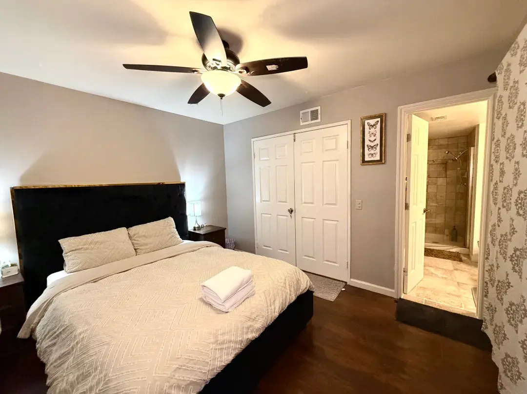The Quiet Lux Room #3 With Kb - West Covina, CA