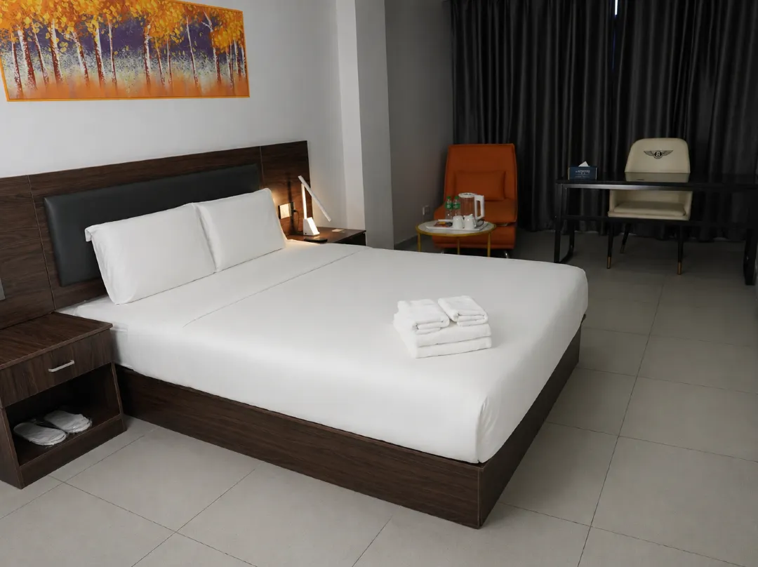 Luna Hotel - Parañaque