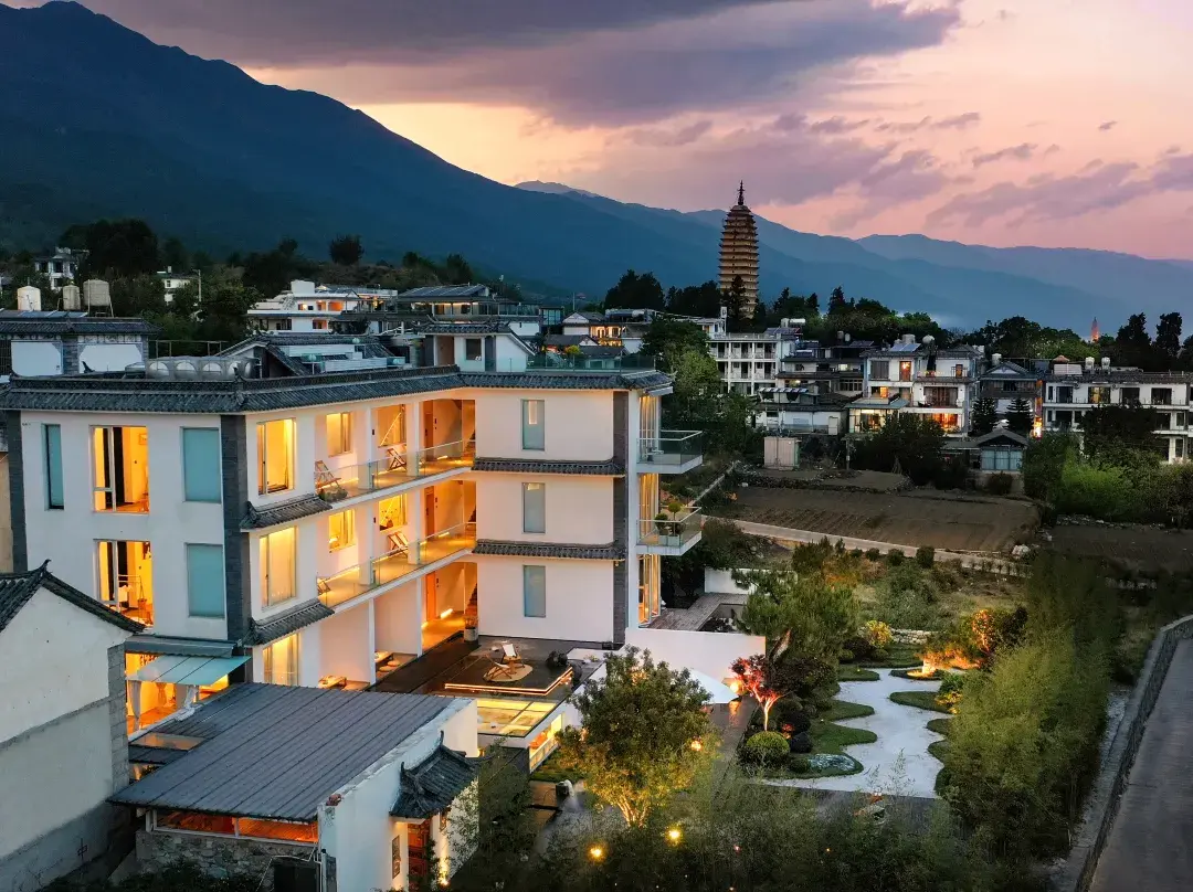 Meet Hefengting·jianshan | Natural Ore Hot Spring Holiday Villa Scenic Hotel - 大理市
