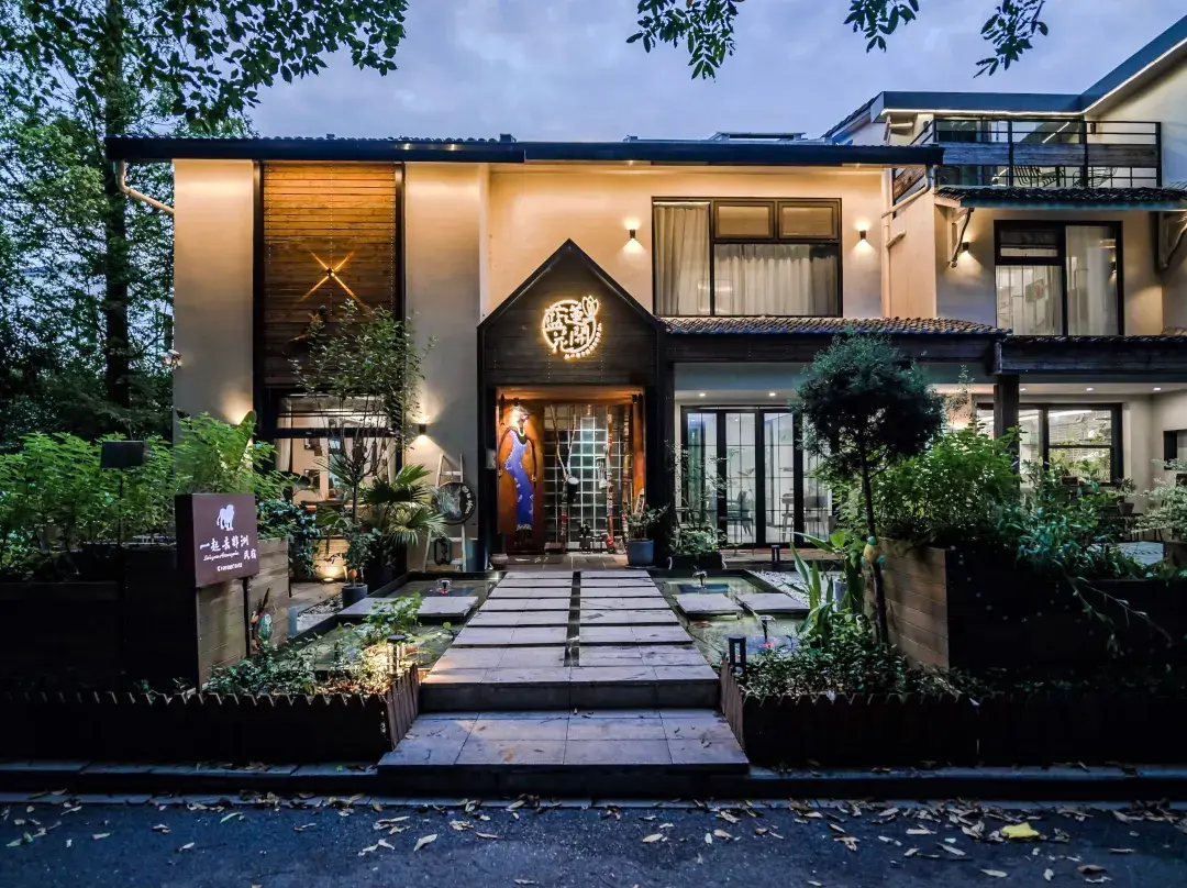 Blooming Lotus Hostel - 