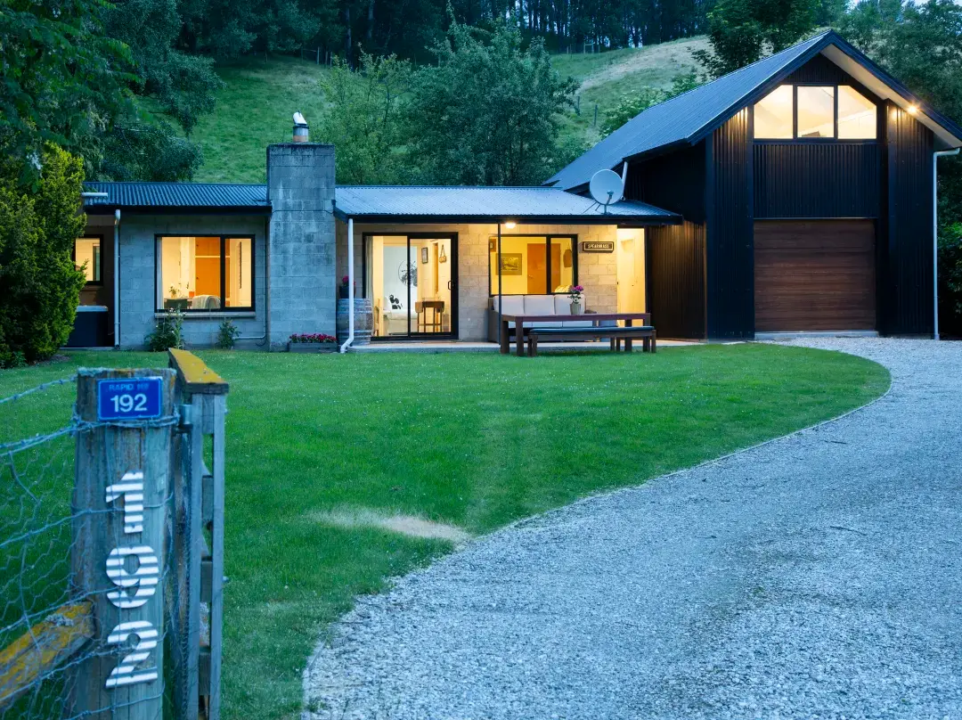 Coronet Peak View | 3br Home With Hot Tub & Garden - Queenstown, New Zealand