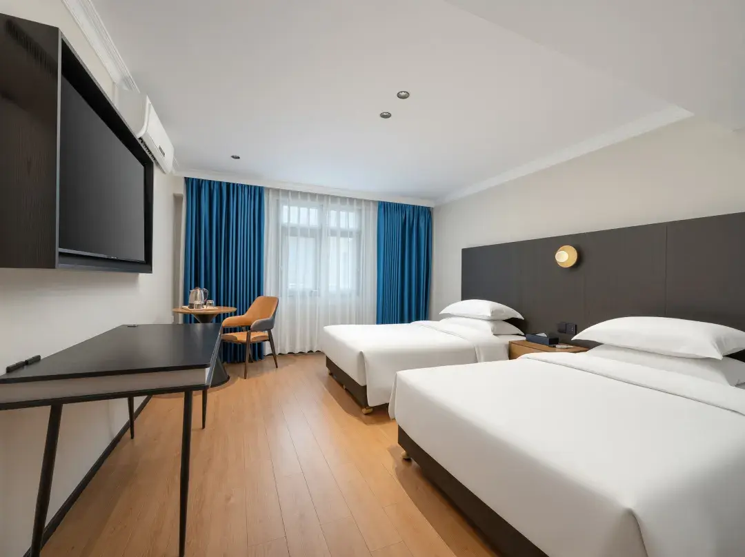 Hotel Eight Season ) - Shenzhen