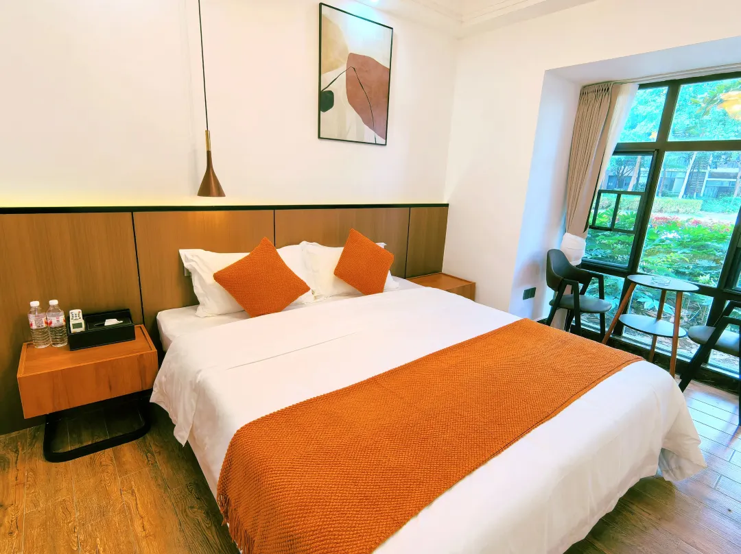 Qingyangju Villa | Classical Woodwork & Light Shadow Space, Family Art Resort - Zhangjiajie