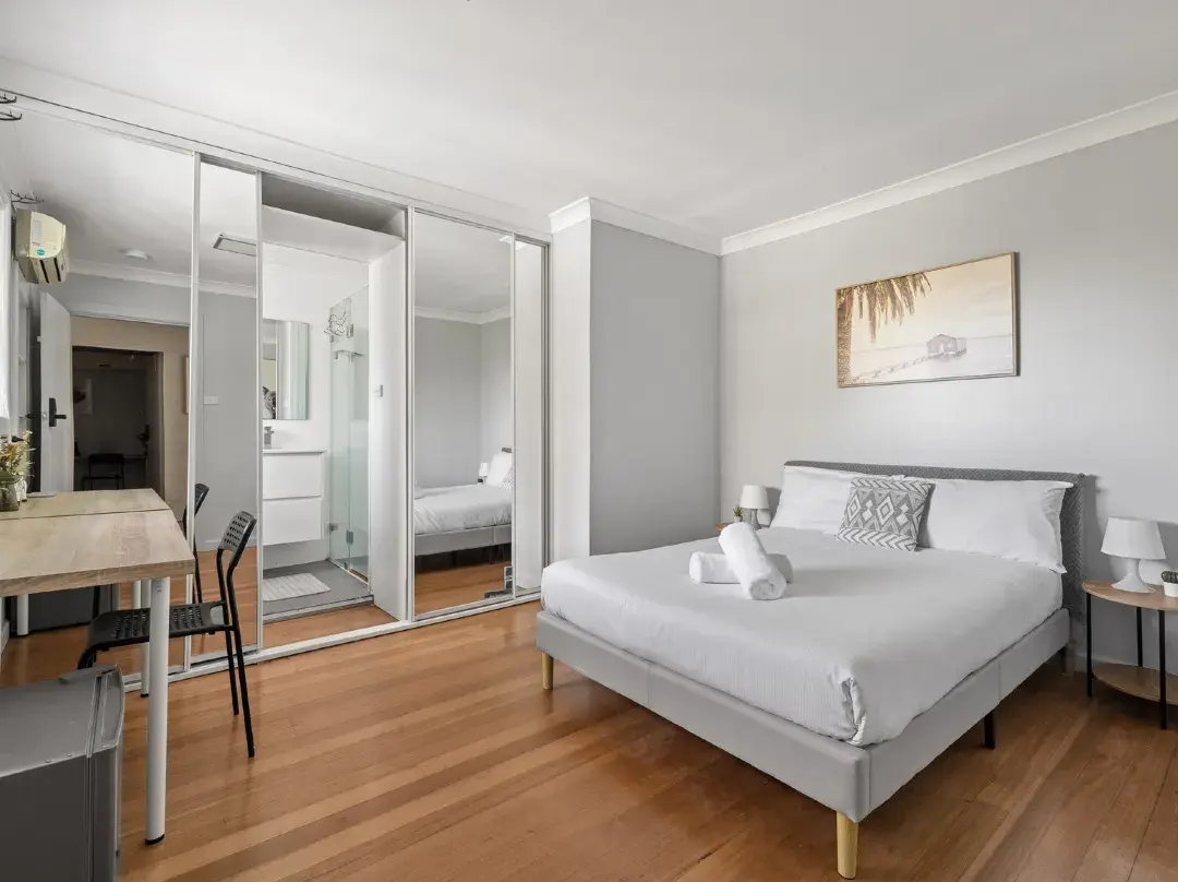 Light & Simple Rooms In Convenient Peakhurst Location - Sydney