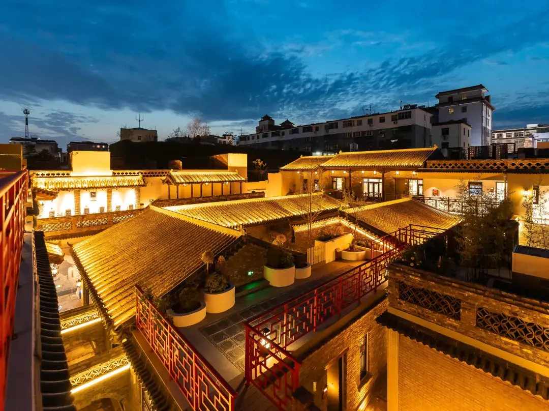 The Serene Inn Of Discovery - Luoyang