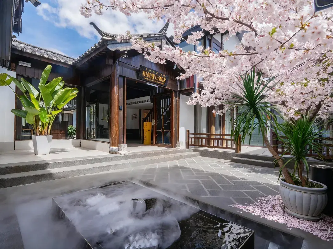 Baicheng Snow Mountain Hotel - Lijiang