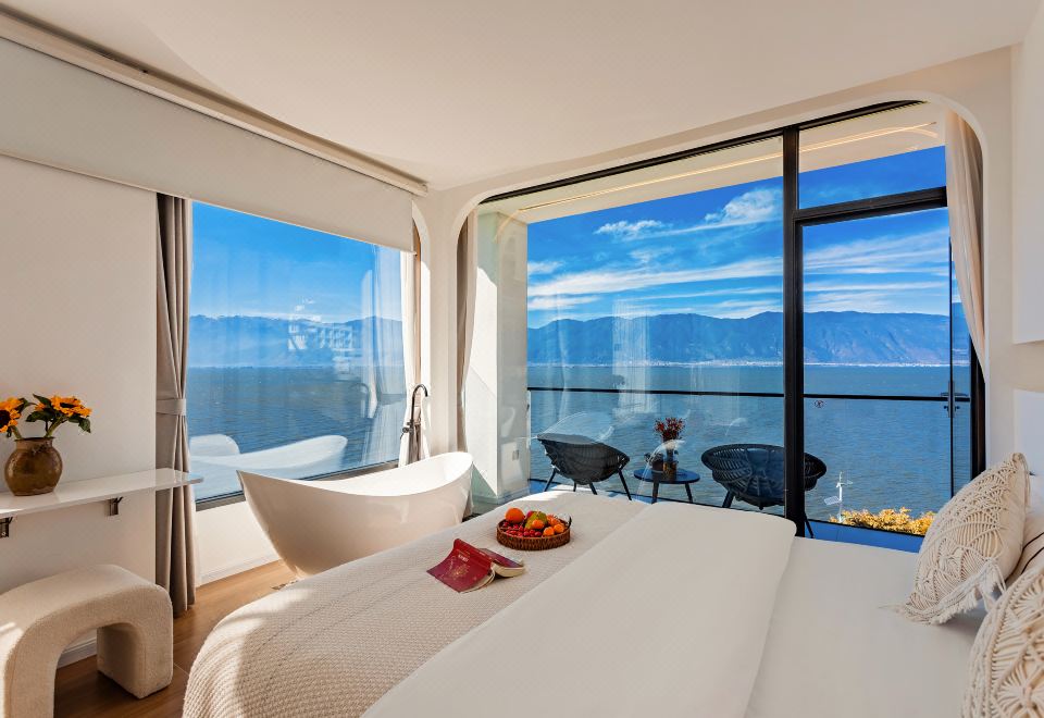 Dali Shuanglang Water Wangyue Seaview Inn(水上望月海景客栈（双廊洱海店）),Dali ...