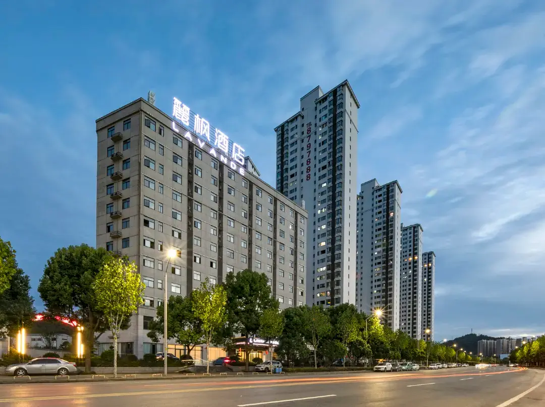 Lavande Hotel Shiyan Dongfeng Avenue Airport - Shiyan