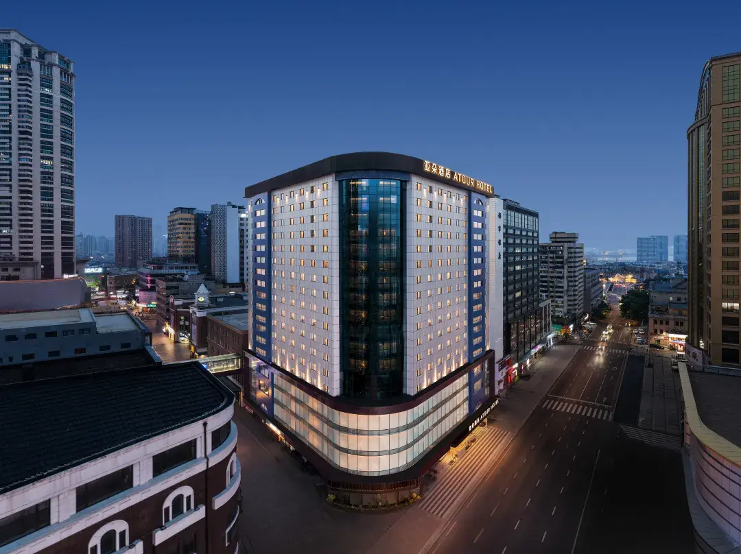 Dalian Zhongshan Public Square Russian Style Street Atour Hotel - Dalian