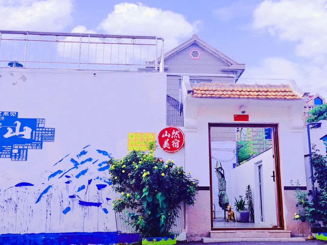 Six Small Light Luxury B&b - Qingdao