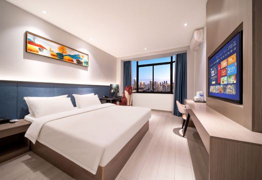 Nove·Nova E-sports Homestay (Chongqing Dadukou Pedestrian Street ...