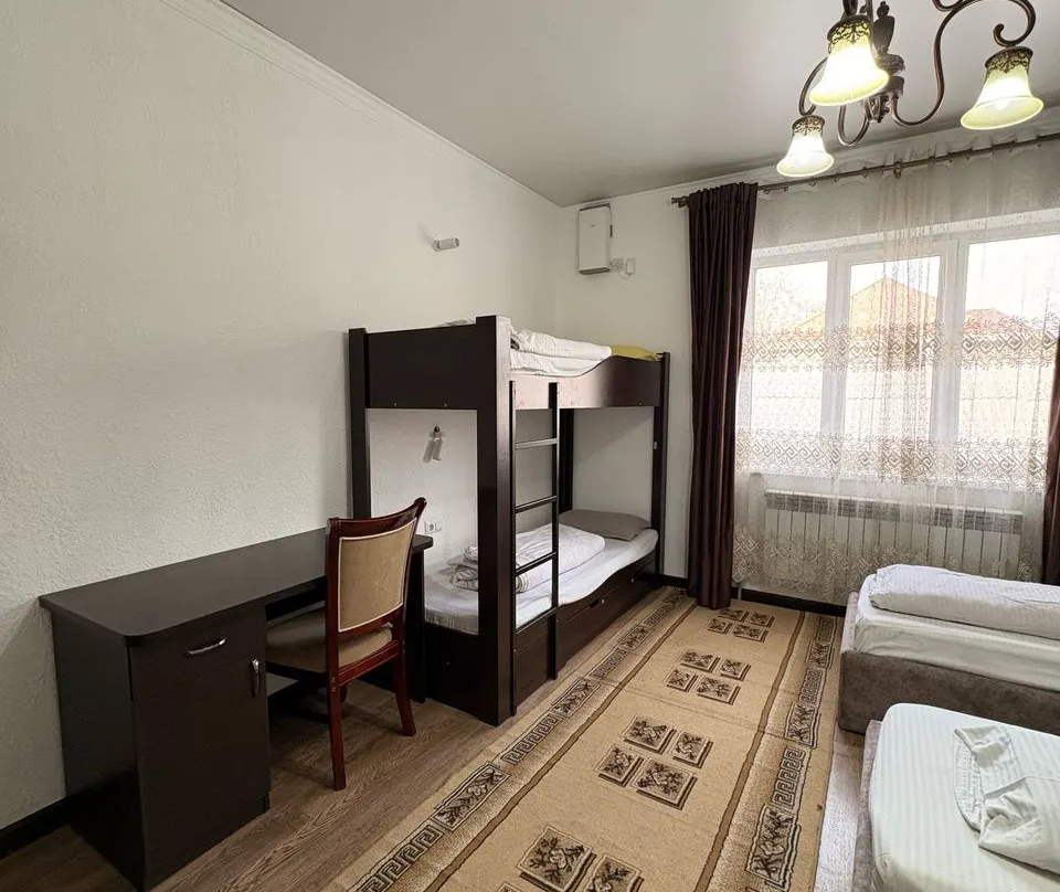 Apple Hostel Bishkek - Bischkek