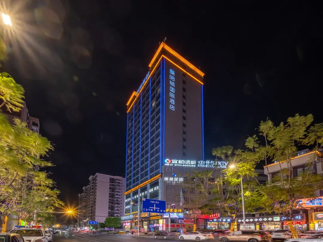 Manhattan International Hotel - 