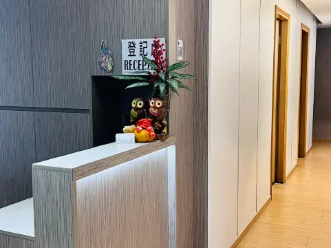 New Mong Kok Hotel - Sheung Wan