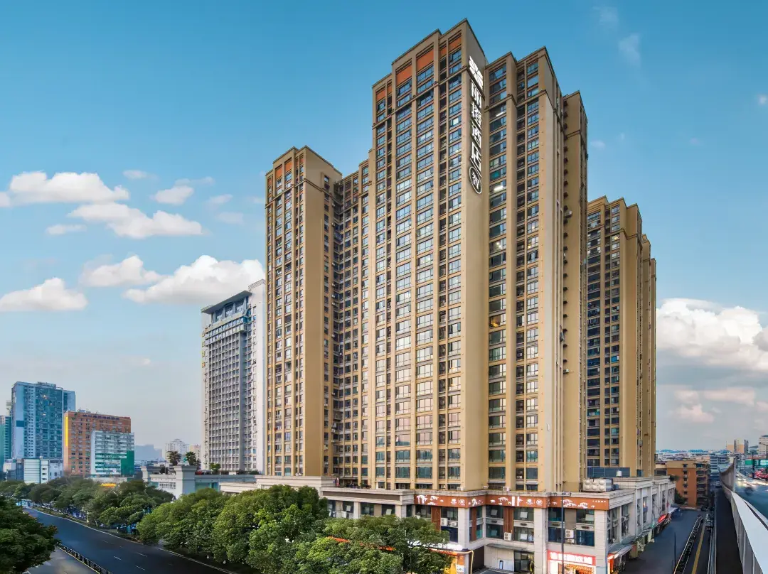 Ease Hotel · Zhi - Yichang