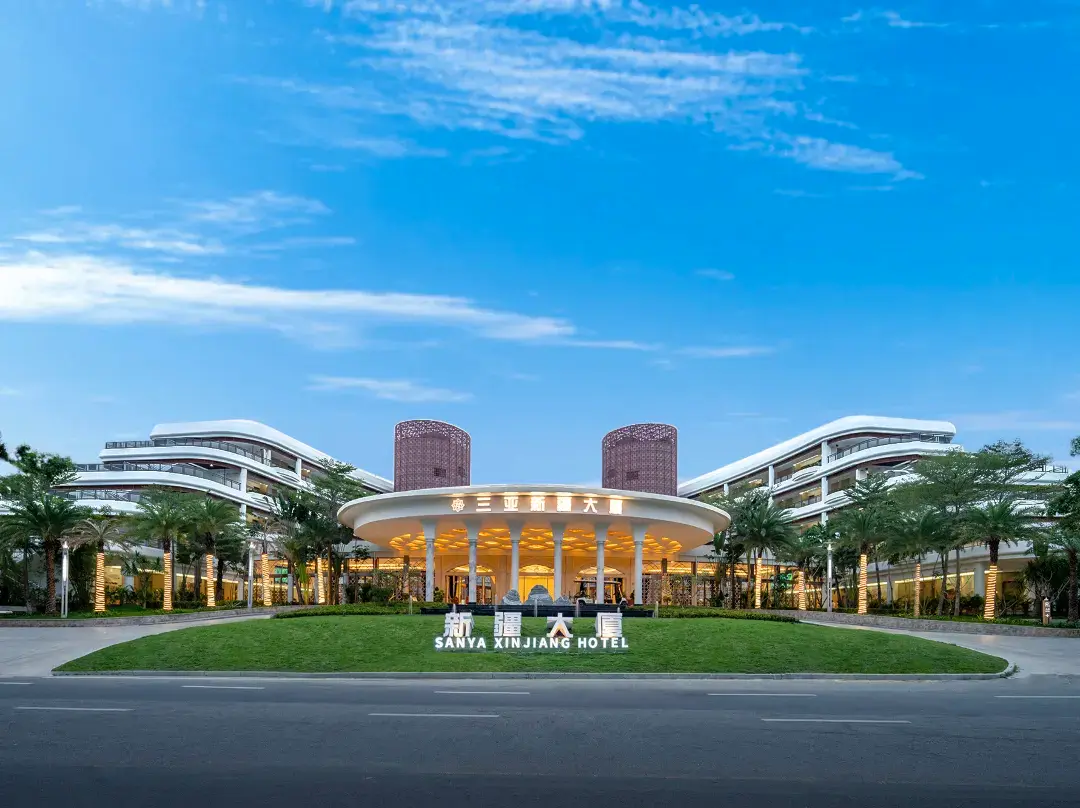 Xinjiang Plaza Holiday Hotel - Sanya