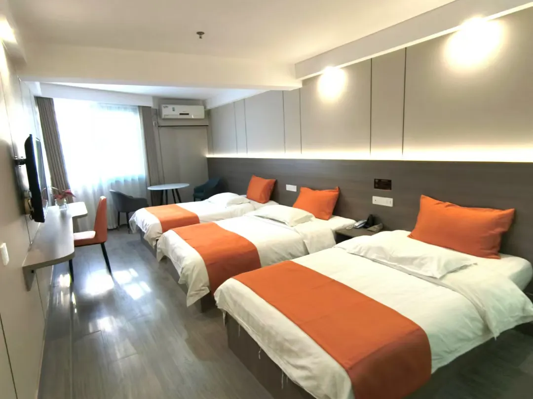 Lake Holiday Hotel - Chizhou
