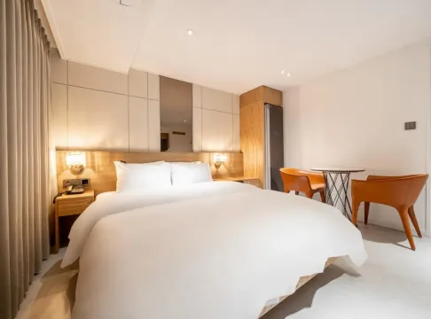 Sinchon Brown Dot Sinchon Branch - Seoul