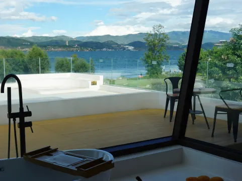 Dali Zhuxi Jianyun Full House Intelligent Resort Hotel - 