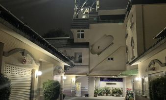 Huaxiang Motel - Fengshan by HXgroup(花乡商务汽车旅馆-凤山店) (Гаосюн ...