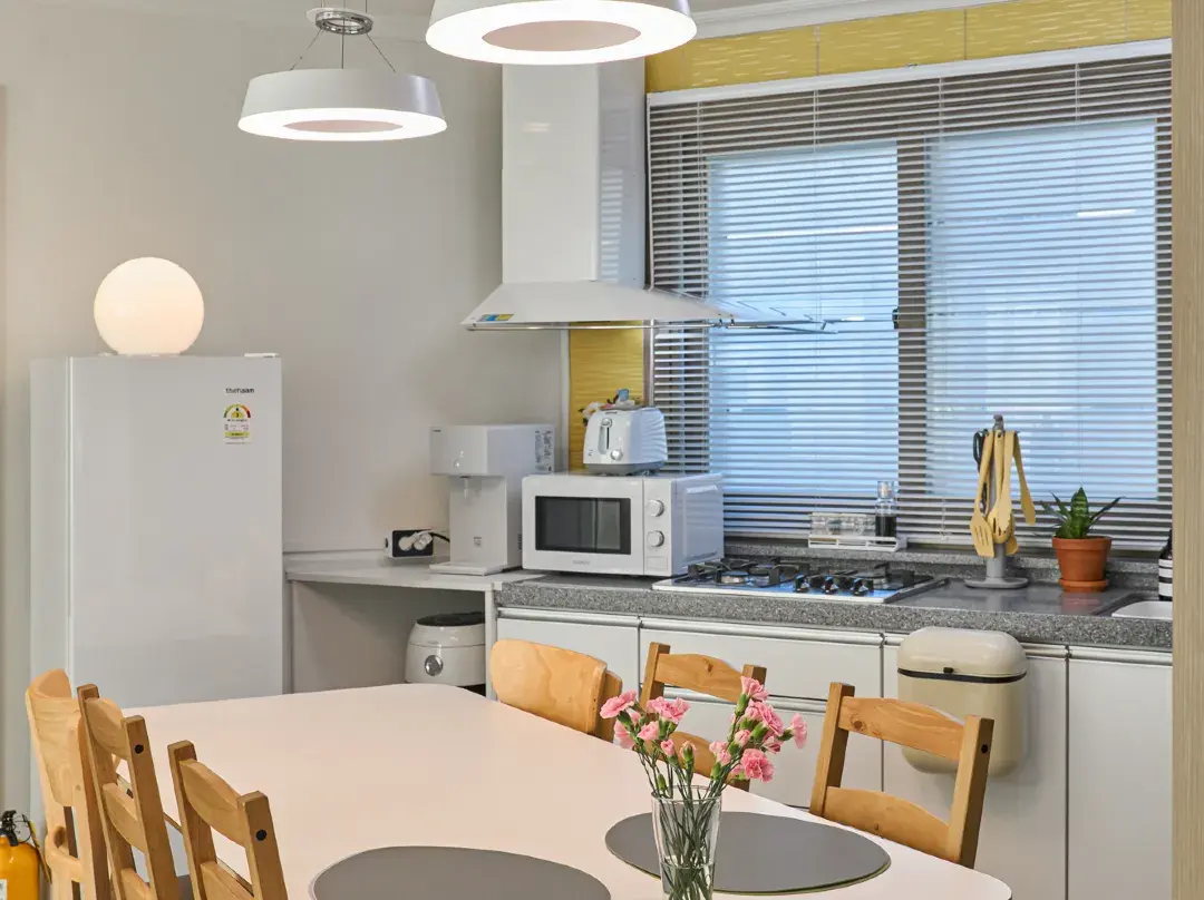 Banwoldang Stn 3min, Table For 6, Hotel Bedding, 8pm Check-in, Luggage Storage, Rooftop #Dongseongro - Daegu (Taegu)