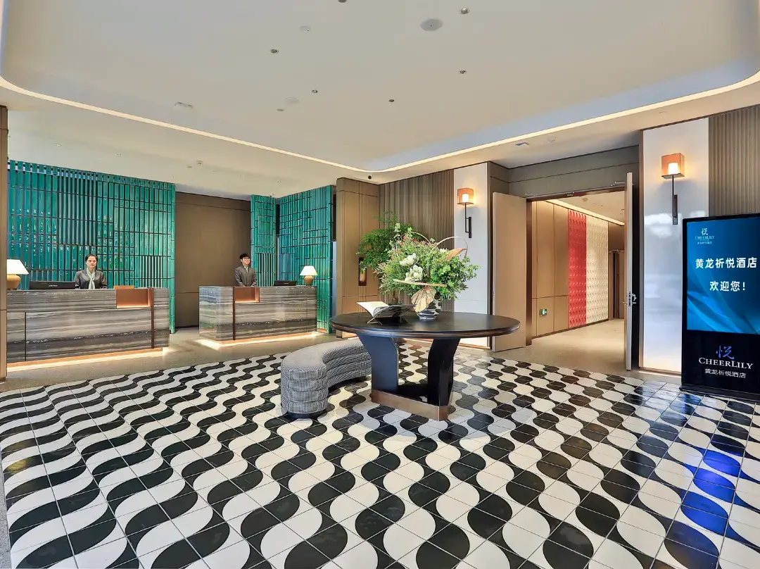 Hangzhou West Lake Hubin Cheerlily By Dragon - Hangzhou