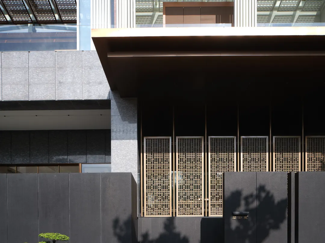 Xingye Jian · Hidden Mountain Resort Hotel - Chongqing