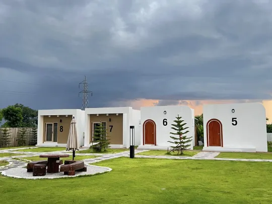 Green White Resort & Cafe - Khon San District