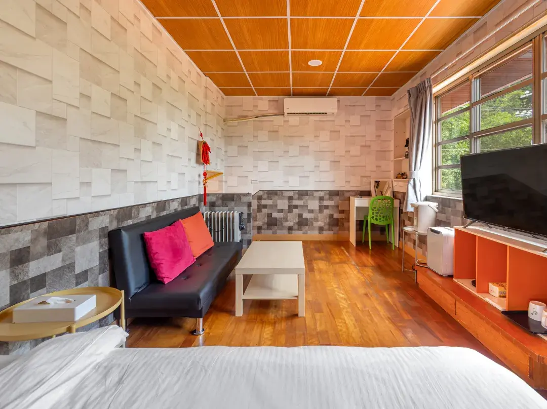 Hill Side B&b - 푸리 진