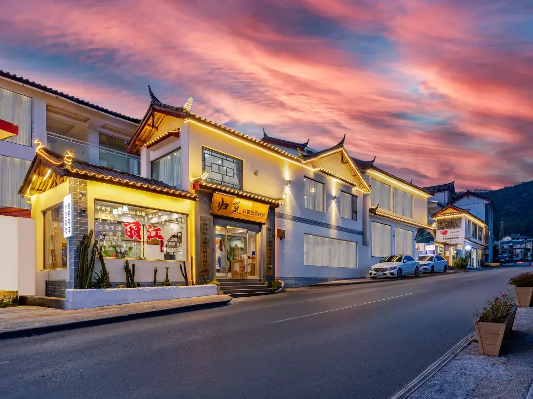 Adult · Home | Qing Shan Yuan Dai New Chinese Design Courtyard - Lijiang