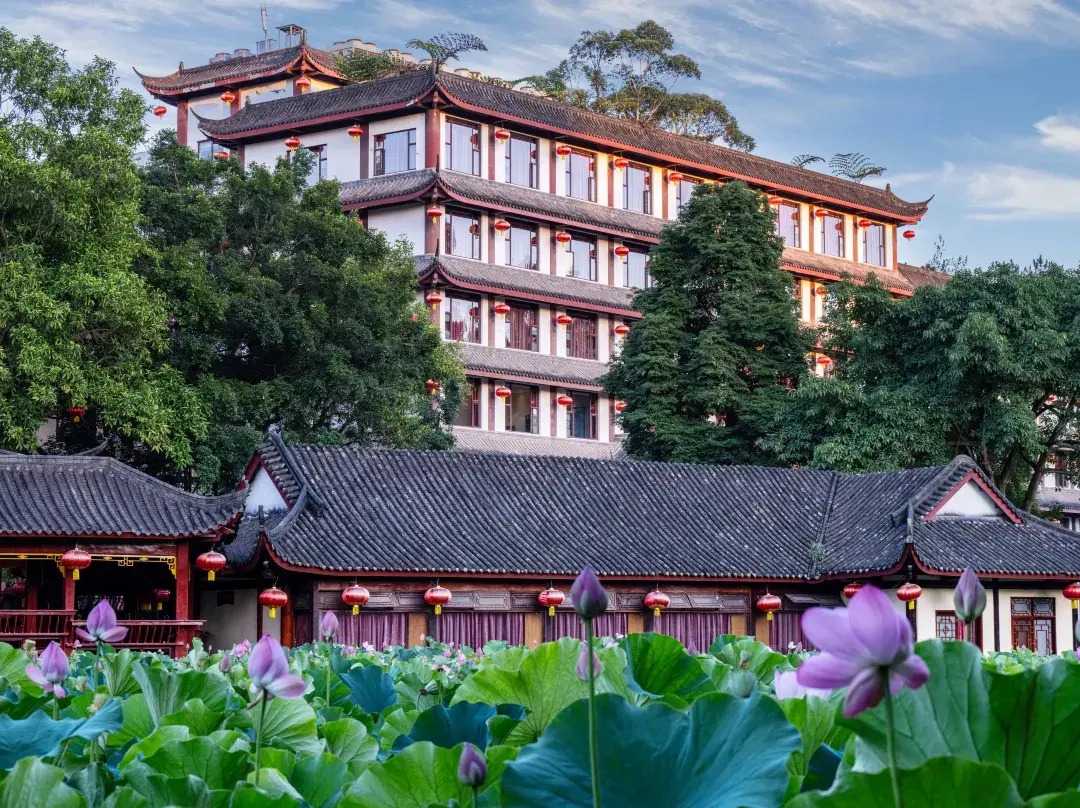 Gold Eagle Resort - Leshan