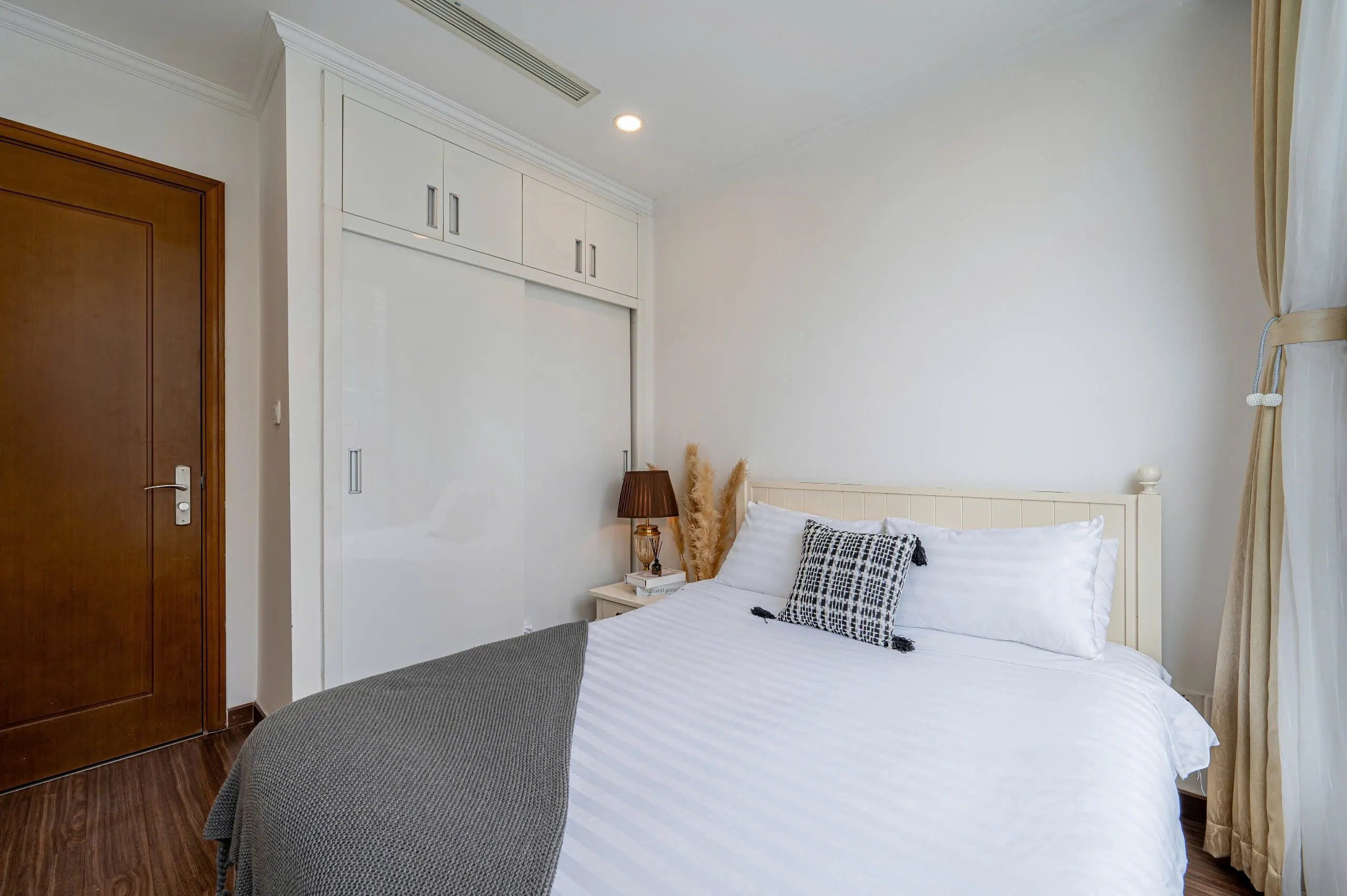 Premier Condotel Landmark 81 Area – Somiluxstay - 0 Verified Photos ...