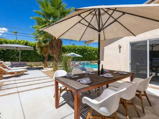 Luxury Oasis With Pool In Palm Springs - Palm Springs, CA