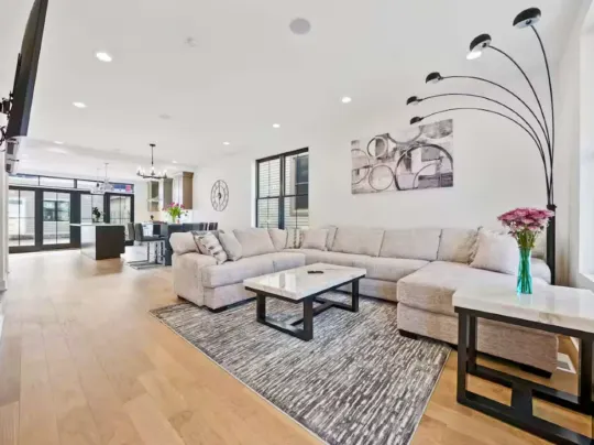 King Bed - Short North - Convention - Parking Free - Grove City, OH